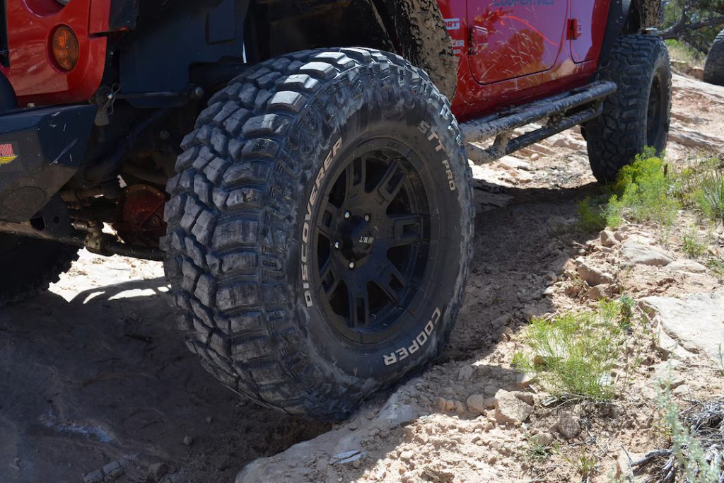Neumatico Discoverer STT Pro 285/75 r16 | Cooper - VolcanoTrailer